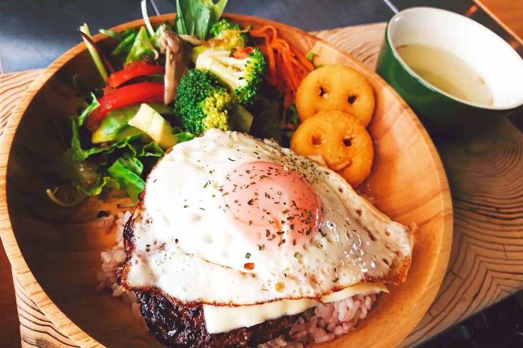 【土曜は何する】アボカド入りのロコモコ丼の作り方。平野レミが自画自賛！世界のアレンジレシピ - destiny life